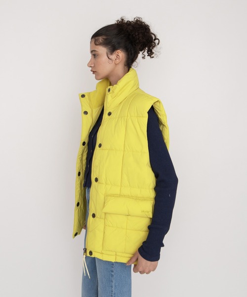 Levi's（リーバイス）の「ROMY PUFFER VEST WARM OLIVE（ダウンベスト）」 - WEAR