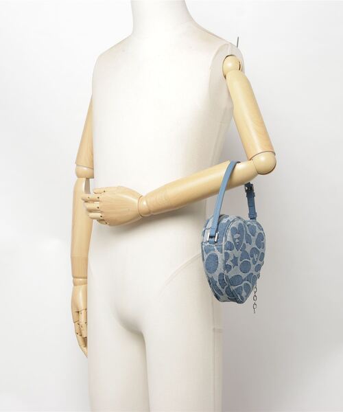APEE BY A BATHING APE（エイピーバイアベイシングエイプ）の「DENIM HEART SHAPE BAG L（ハンドバッグ ...