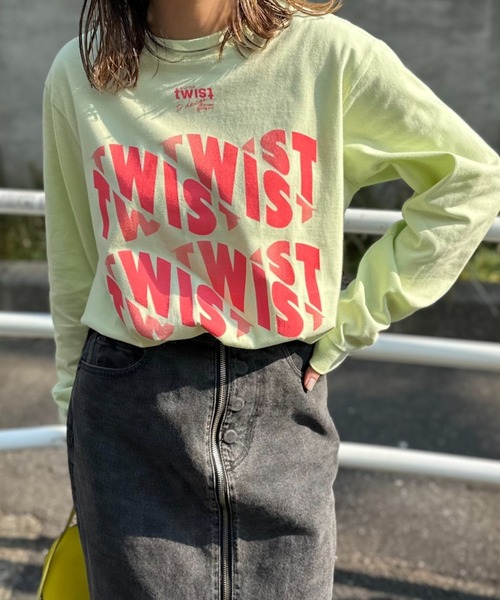 mi via loca（ミヴィアロカ）の「【United Athle】TWISTグラデーションロゴロンT（Tシャツ/カットソー）」 - WEAR