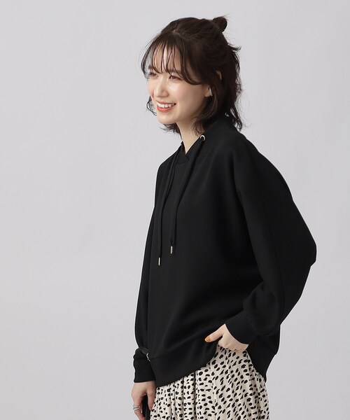 DRESKIP（ドレスキップ）の「【高レビュー】大人のきれいめカジュアルに なめらかタッチ もちさら抜け襟トップス（スウェット）」 - WEAR
