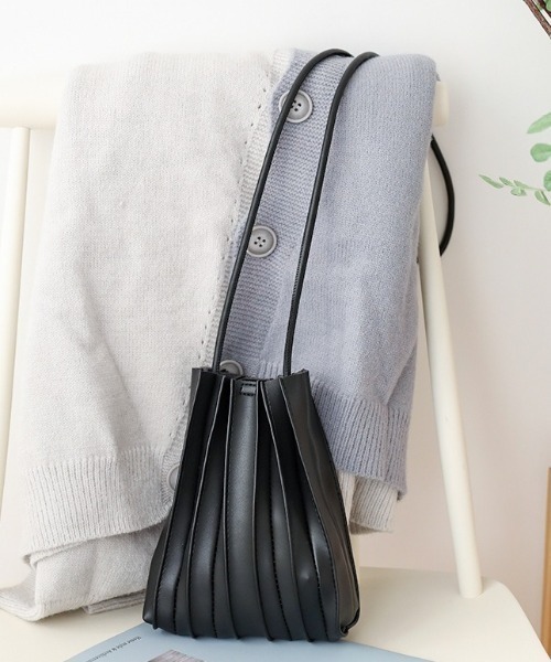 SETUP7（セットアップセブン）の「【SETUP7】プリーツPUレザーミニショルダー巾着 KNF（ショルダーバッグ）」 - WEAR