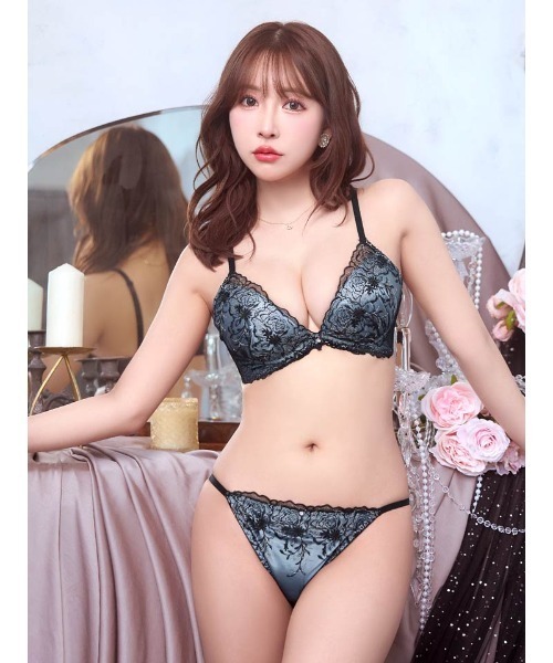 DRW（ドロー）の「グロッシー ジュエル フラワー ブラジャー & Tバック ショーツ セット（ブラ&ショーツ）」 - WEAR