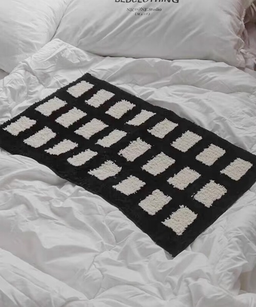 Ein（アイン）の「Ein/チェック柄 モノトーン スクエア ラグ（ラグ/マット）」 - WEAR