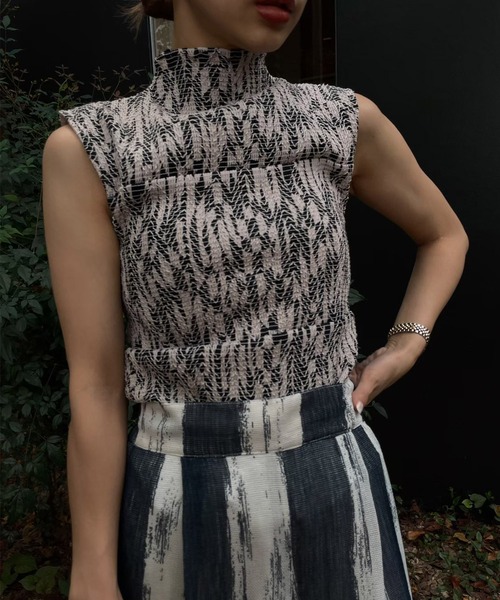 AMERI（アメリ）の「GEOMETRIC PATTERN SHIRRING TOP（ニット/セーター）」 - WEAR