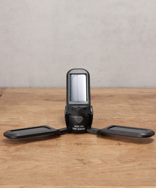 POST GENERAL（ポストジェネラル）の「POST GENERAL トリパネルソーラーチャージ LEDライト（アウトドアグッズ）」 - WEAR