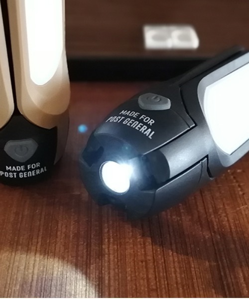 POST GENERAL（ポストジェネラル）の「POST GENERAL トリパネルソーラーチャージ LEDライト（アウトドアグッズ）」 - WEAR