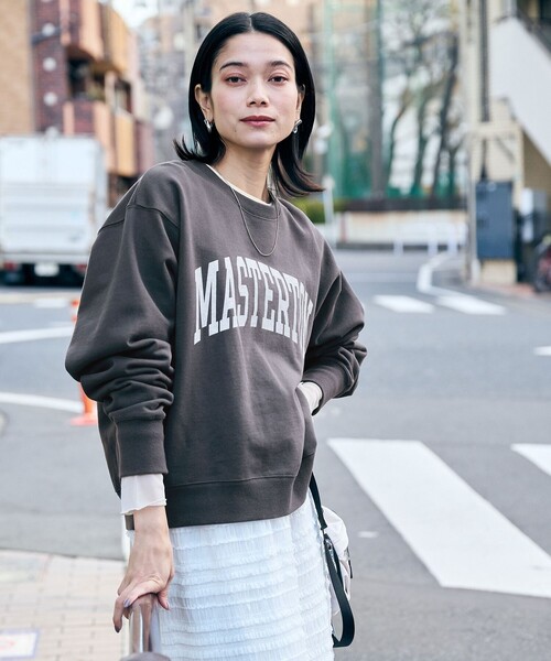 green label relaxing（グリーンレーベルリラクシング）の「＜at ease＞カレッジロゴ スウェット プルオーバー ...