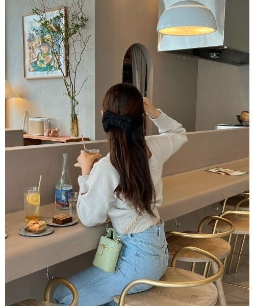 BEIDELLI（ベイデリー）の「BEIDELLI [BELLIDE MADE]オリジナルレザーパッチVネックウールニット（ニット/セーター）」 - WEAR