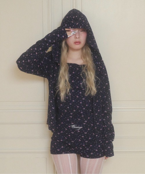 chernyy（チェルニー）の「chernyy floral hoodie / 小花柄バック刺繍ロゴフーディー（パーカー）」 - WEAR