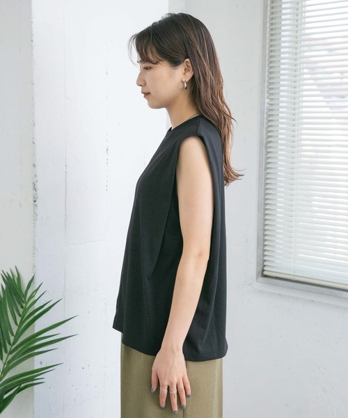 KBF（ケイビーエフ）の「『UR TECH ひやサラクール』ショルダータックカットソー（Tシャツ/カットソー）」 - WEAR