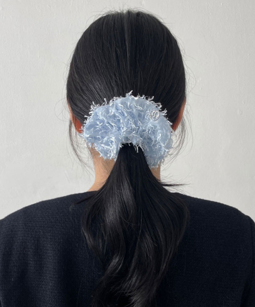 Feather Symbol Scrunchie (Sky Blue)（シュシュ）｜38COMEONCOMMON（38カモンコモン）の ...