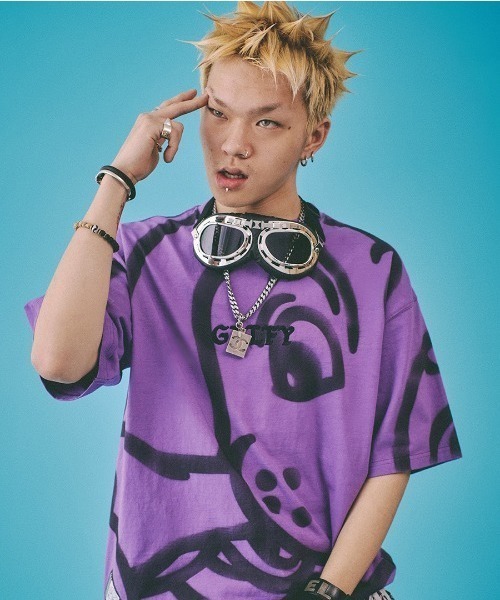 GALFY（ガルフィー）の「A'GEM/9 × .kom 『GALFY/ガルフィー』 /デッカわんちゃん半袖Tシャツ（Tシャツ/カットソー）」 - WEAR