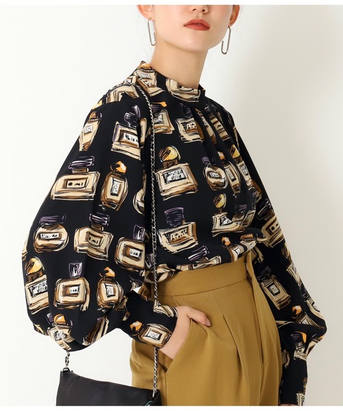 Alluge（アルージュ）の「Perfumeプリントブラウス（シャツ/ブラウス）」 - WEAR