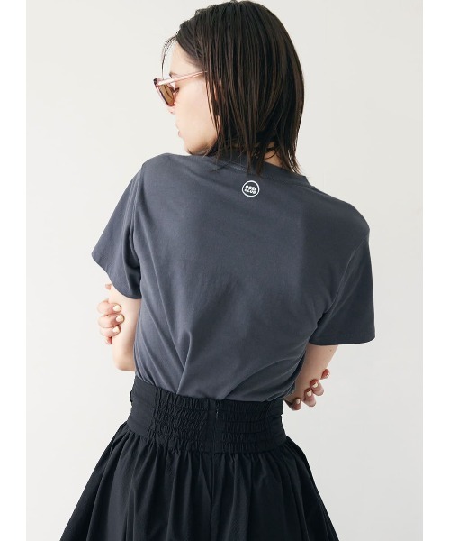 COEL（コエル）の「COEL × ＋81BRANCA フロッキーロゴTシャツ（Tシャツ/カットソー）」 - WEAR