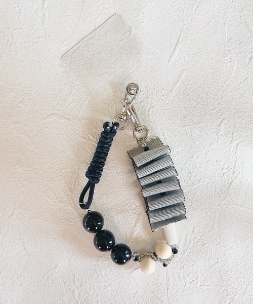 Editors Draw（エディターズドロー）の「Ruffle strap / Hand strap（スマホグッズ）」 - WEAR