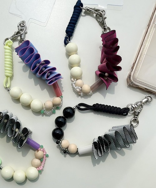 Editors Draw（エディターズドロー）の「Ruffle strap / Hand strap（スマホグッズ）」 - WEAR