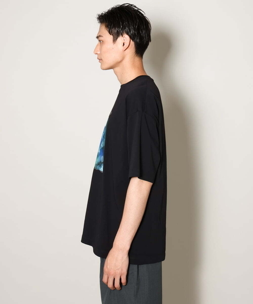 a.v.v（アーヴェヴェ）の「【HIDEYUKI SUTO×a.v.vコラボ】フォトプリントワイドシルエットTシャツ（Tシャツ/カットソー）」 - WEAR