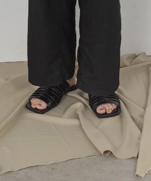 lawgy（ラウジー）の「gather flat mule（サンダル）」 - WEAR