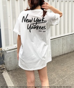 【MLB】Handｗritten styleロゴTシャツ