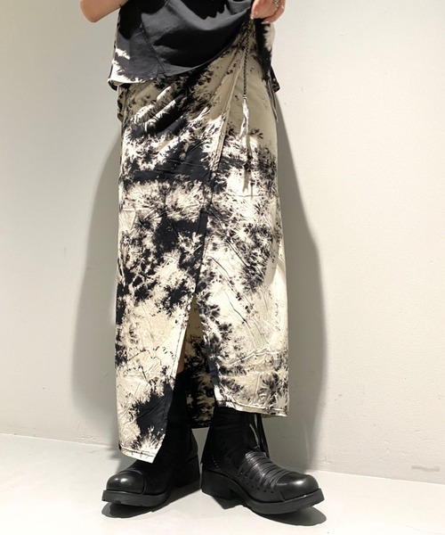 KMRii（ケムリ）の「【別注】KMRii/ケムリ/TIE DYE VISCOSE SKIRT/RFL（スカート）」 - WEAR