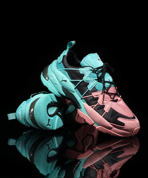 PUMA（プーマ）の「PUMA プーマ LQD セル オメガ マンガ カルト スニーカー / PUMA LQD CELL OMEGA ...