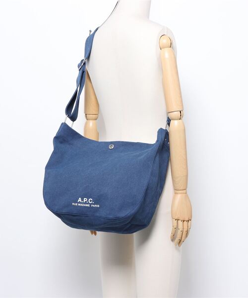 A.P.C.（アーペーセー）の「BESACE JOURNAL（ショルダーバッグ）」 - WEAR