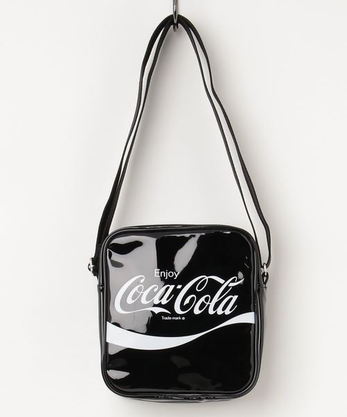 Coca Cola（コカコーラ）の「KOL ME BABY(コルミーベイビー）KOL ME BABY コカ・コーラエナメルサコッシュ ...