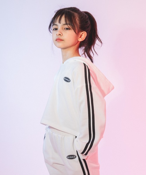 URBAN CHERRY（アーバンチェリー）の「【U.TRACK】ワンポイントサイドラインクロップドフーディ（スウェット）」 - WEAR