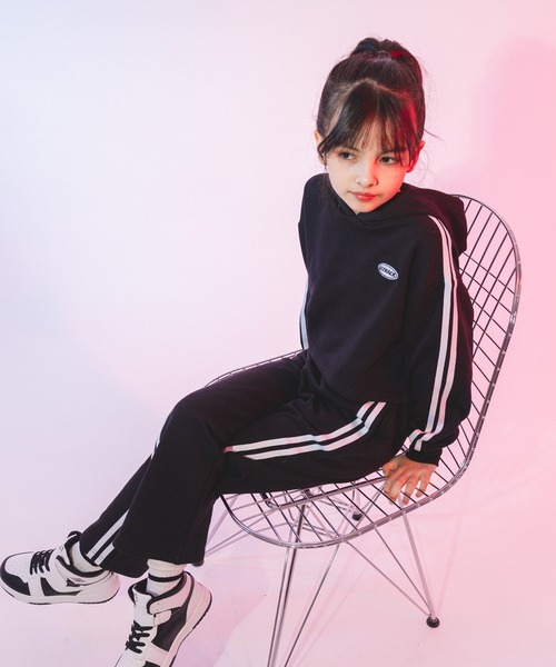 URBAN CHERRY（アーバンチェリー）の「【U.TRACK】ワンポイントサイドラインクロップドフーディ（スウェット）」 - WEAR