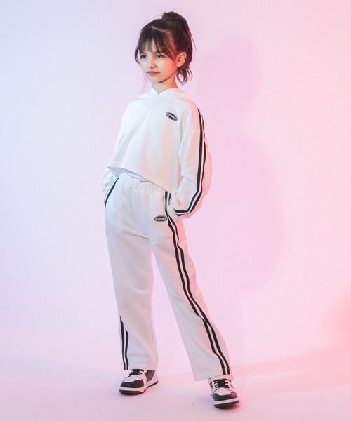 URBAN CHERRY（アーバンチェリー）の「【U.TRACK】ワンポイントサイドラインクロップドフーディ（スウェット）」 - WEAR