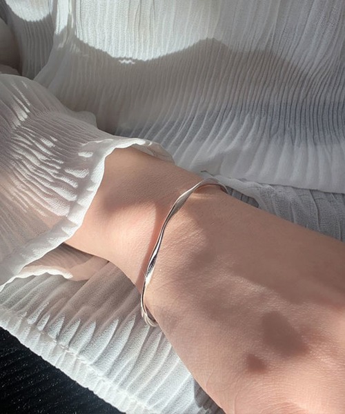SETUP7（セットアップセブン）の「【SETUP7】ウェーブデザインバングル KNF030（バングル/リストバンド）」 - WEAR