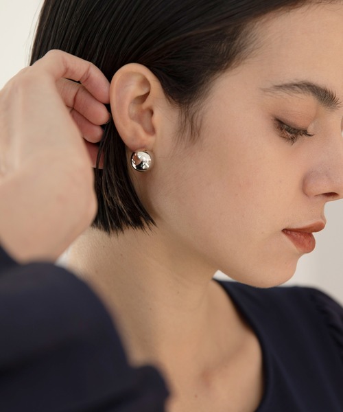 MIELI INVARIANT（ミエリインヴァリアント）の「Metallic Ball Pierce（ピアス（両耳用））」 - WEAR