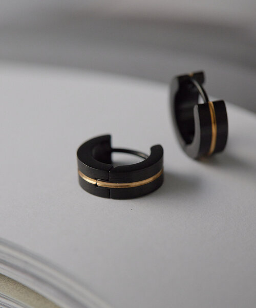 ear PAPILLONNER（イアパピヨネ）の「《金属アレルギー対応/ステンレス》ゴールドラインフープピアス（ピアス（両耳用））」 - WEAR