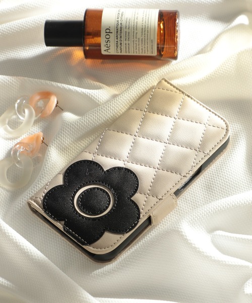 MARY QUANT（マリークヮント）の「【MARY QUANT】キルトレザーブックタイプケース iPhone 15 / iPhone 14 / iPhone 13 兼用（スマホケース/カバー ...