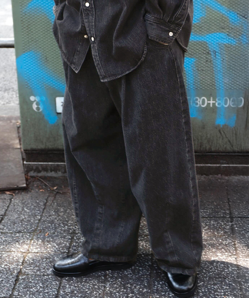 is-ness（イズネス）の「is-ness / イズネス 5PK BALLOON PANTS (Enzyme Wash)（デニムパンツ ...