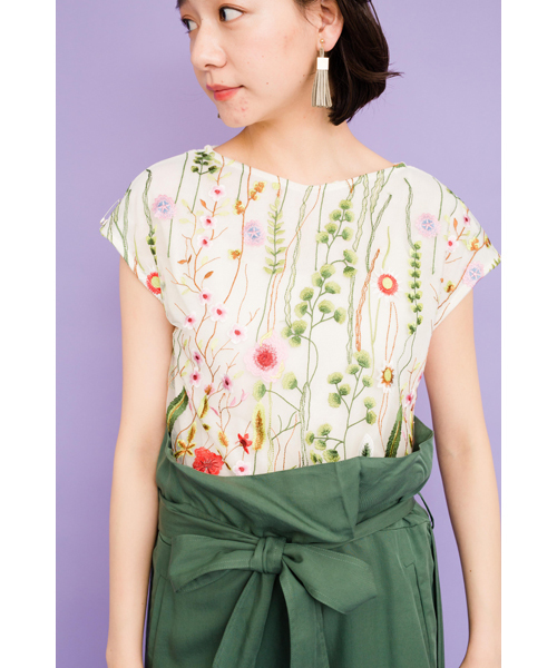 Titilate Valet（ティティレートヴァレット）の「 ボタニカル刺繍 バック切り替え チュール トップス（Tシャツ/カットソー ...