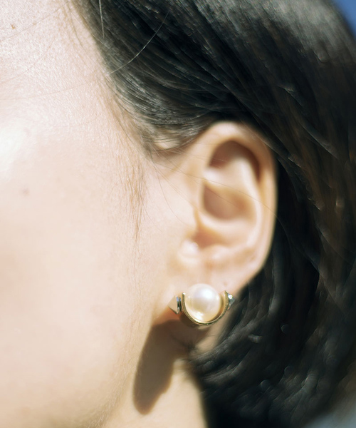AMERI（アメリ）の「STUDS PLATE PEAL PIERCE（ピアス（両耳用））」 - WEAR