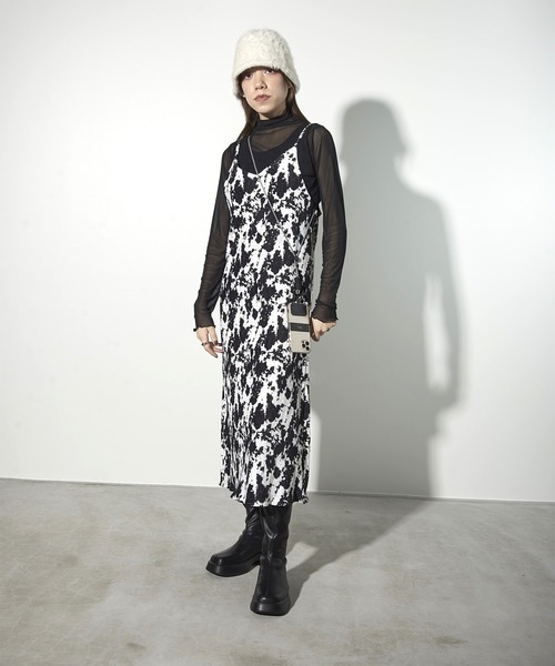 Y/lim（イリム）の「Y/lim アジャスター付きスマホショルダー（スマホグッズ）」 - WEAR