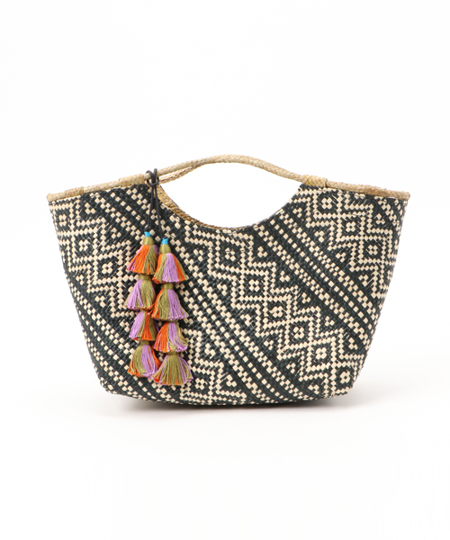 Banago（バナゴ）の「Banago:ブラック&ホワイトタッセルバッグ（かごバッグ）」 - WEAR