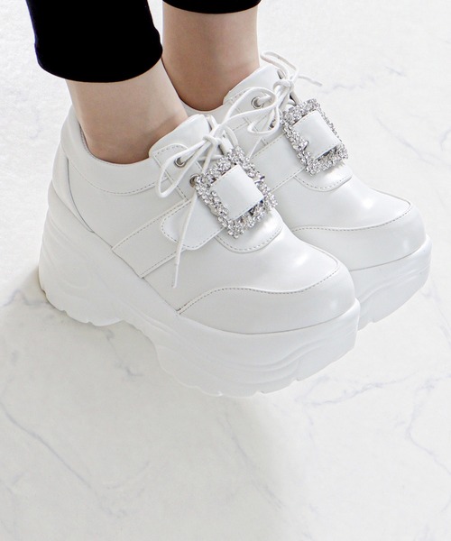 LOVEHUNTER（ラブハンター）の「軽量厚底 ビジューバックルスニーカー（スニーカー）」 - WEAR