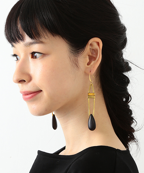 DAVID AUBREY（デビット オーブリー）の「David Aubrey / ブラック ドロップ ピアス（ピアス（両耳用））」 - WEAR