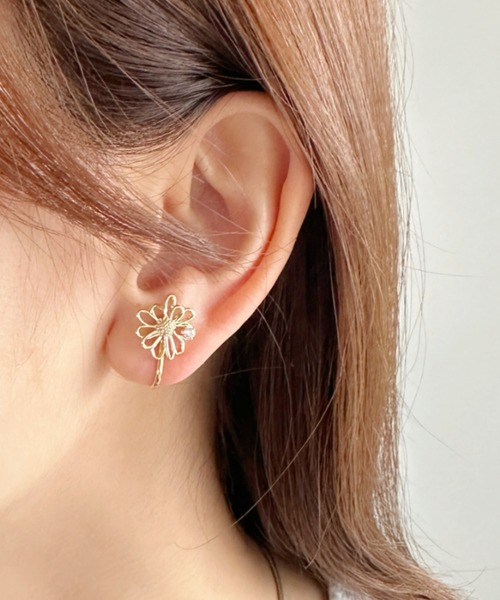 sowang（ソワン）の「デイジーフラワーイヤリング（イヤリング）」 - WEAR