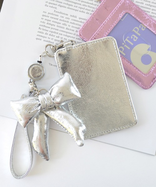 パスケース カードケース 定期入れ メタリック リボンチャーム りぼん リール付き Y2K エレズン（パスケース）｜ALTROSE（アルトローズ）のファッション通販 - ZOZOTOWN