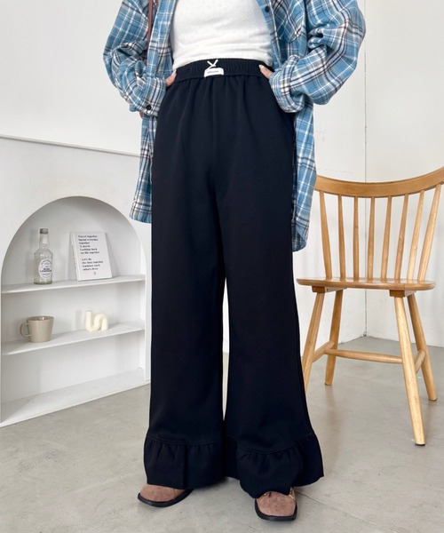 SOLLON.（ソルロン）の「ワンポイントロゴ裾フリルパンツ（スウェットパンツ）」 - WEAR