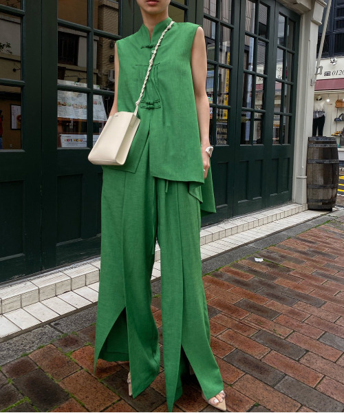 AMERI（アメリ）の「CENTER SLIT LOOSE PANTS（その他パンツ）」 - WEAR