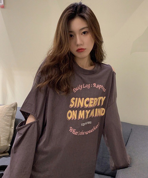 ALTROSE（アルトローズ）の「肩見せ ロンT カットプリント カットソー（Tシャツ/カットソー）」 - WEAR