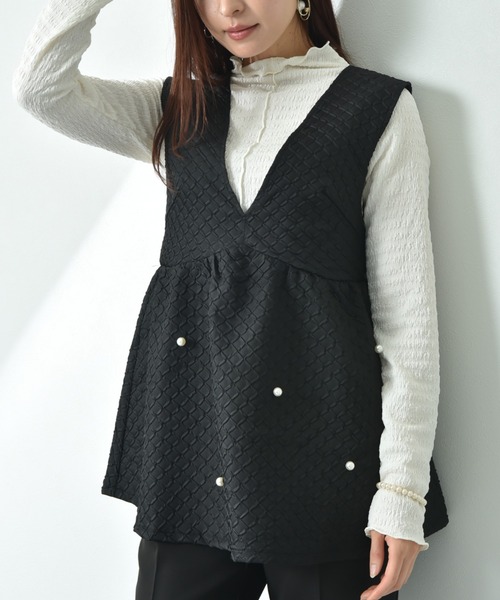 INTERPLANET（インタープラネット）の「フクレジャガードVネックパールペプラムベスト（ベスト）」 - WEAR
