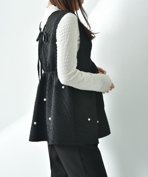 INTERPLANET（インタープラネット）の「フクレジャガードVネックパールペプラムベスト（ベスト）」 - WEAR