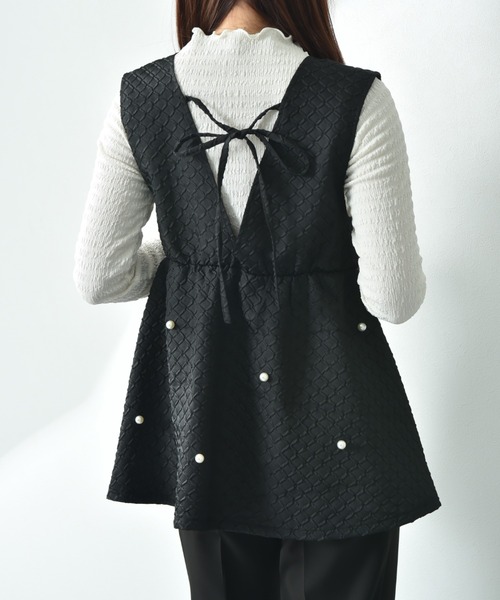 INTERPLANET（インタープラネット）の「フクレジャガードVネックパールペプラムベスト（ベスト）」 - WEAR
