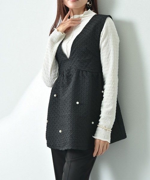 INTERPLANET（インタープラネット）の「フクレジャガードVネックパールペプラムベスト（ベスト）」 - WEAR